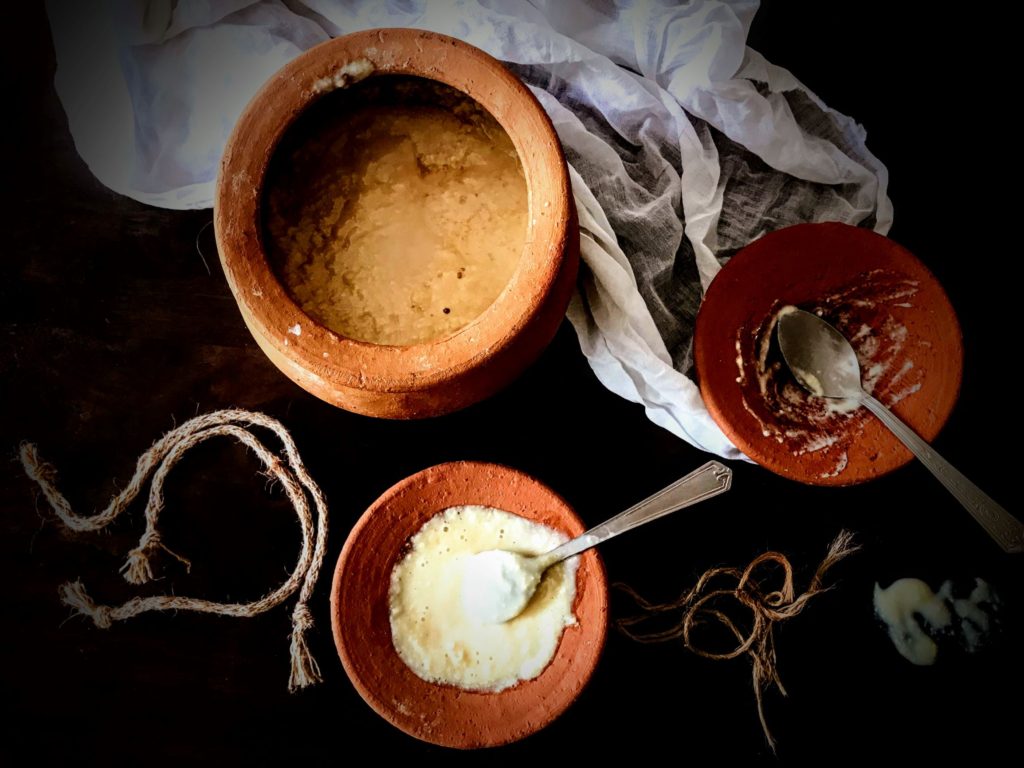 Mishti Doi or Bengali Sweet Curd Recipe - Everydayrecipe.in