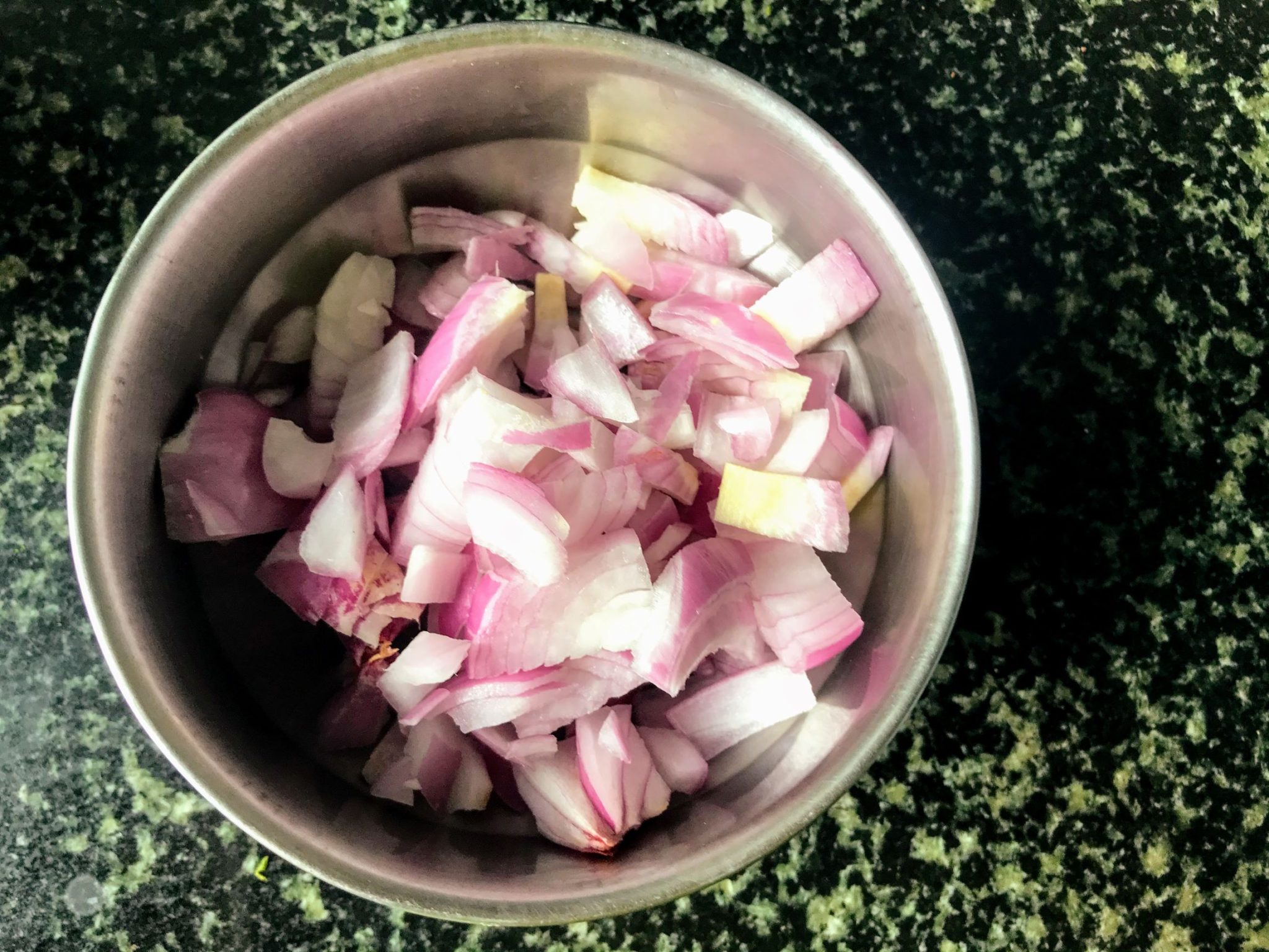 Chingdi Mach Diye Potoler Dolma Bhaja - Everydayrecipe.in