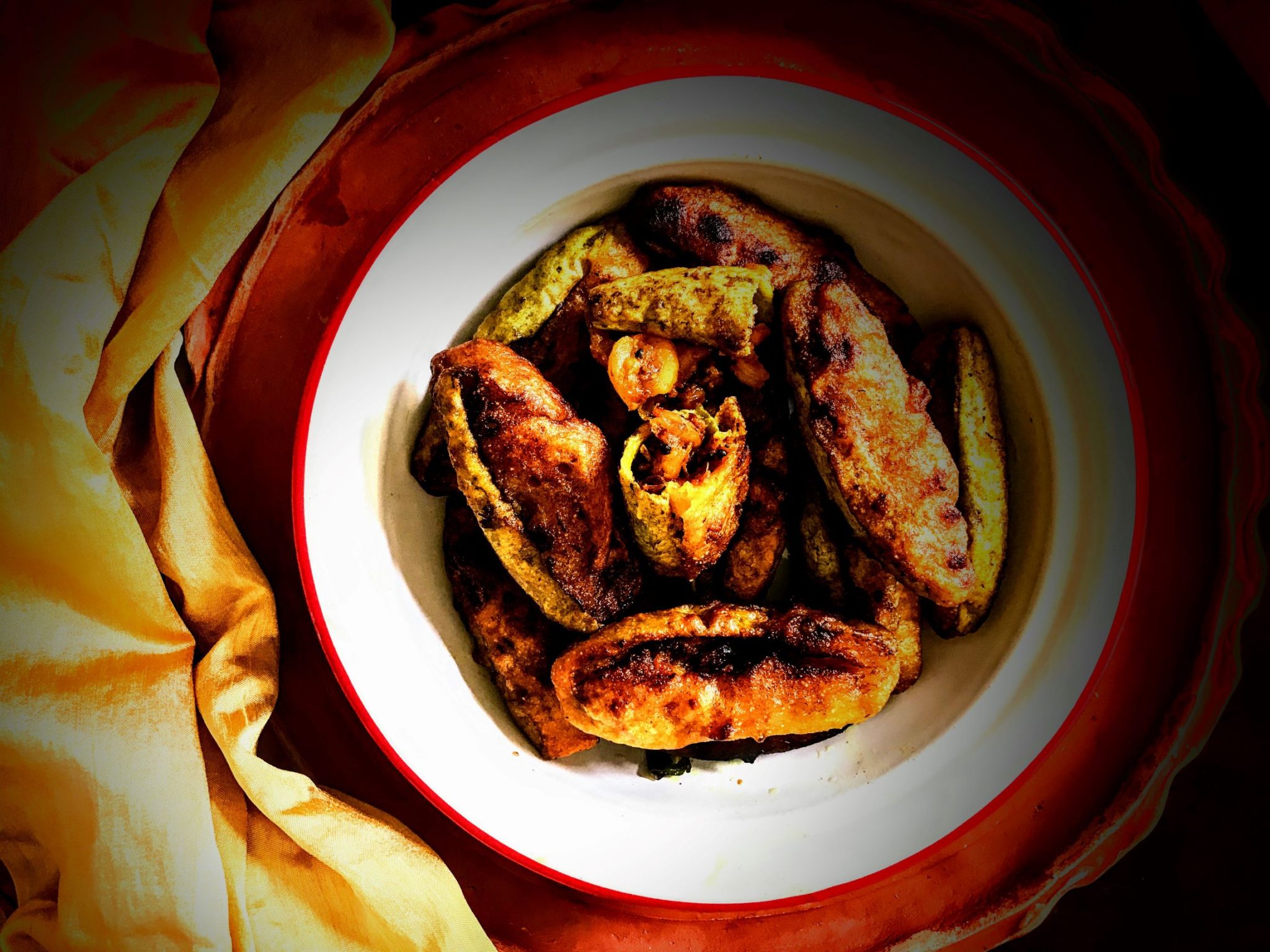Chingdi Mach Diye Potoler Dolma Bhaja - Everydayrecipe.in